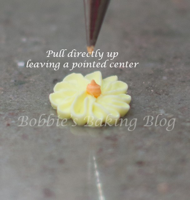 Royal Icing Daisies | Bobbies Baking Blog