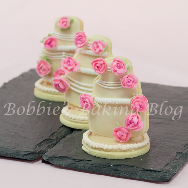 Roses From Piping to Full Blown Sugar Paste Tutorial | Bobbies Baking Blog