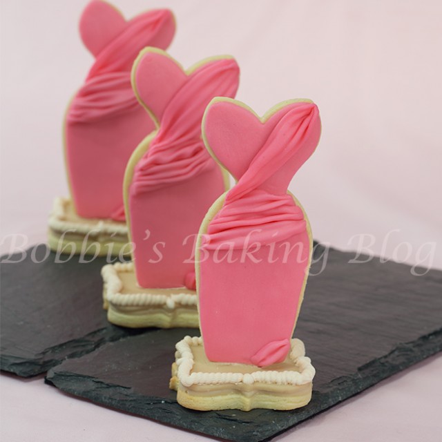 Fondant Linen Sugar Cookie Dress Tutorial | Bobbies Baking Blog