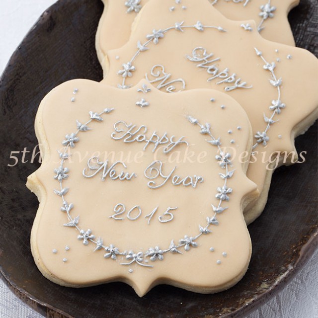 How Pipe Letters in Royal Icing | Bobbies Baking Blog